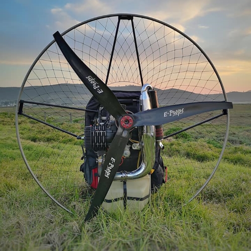 E-PROPS : HI-TECH CARBON PROPELLERS FOR AVIATION